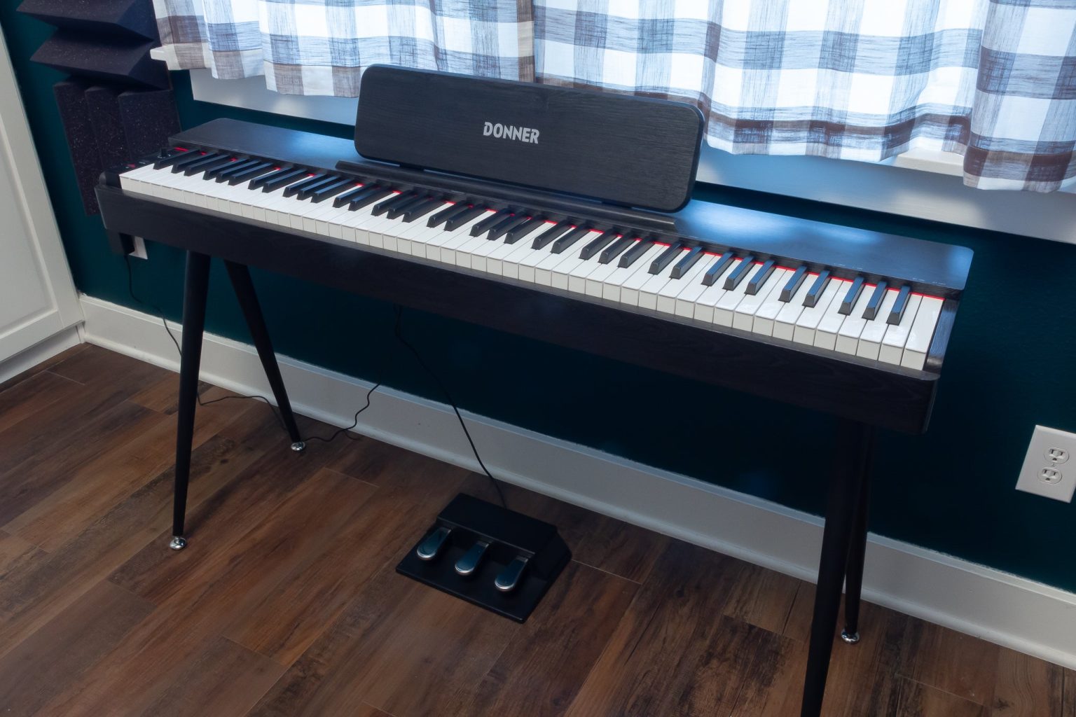 5 Best Keyboard Pianos for Small Spaces in 2025 - Piano Solved