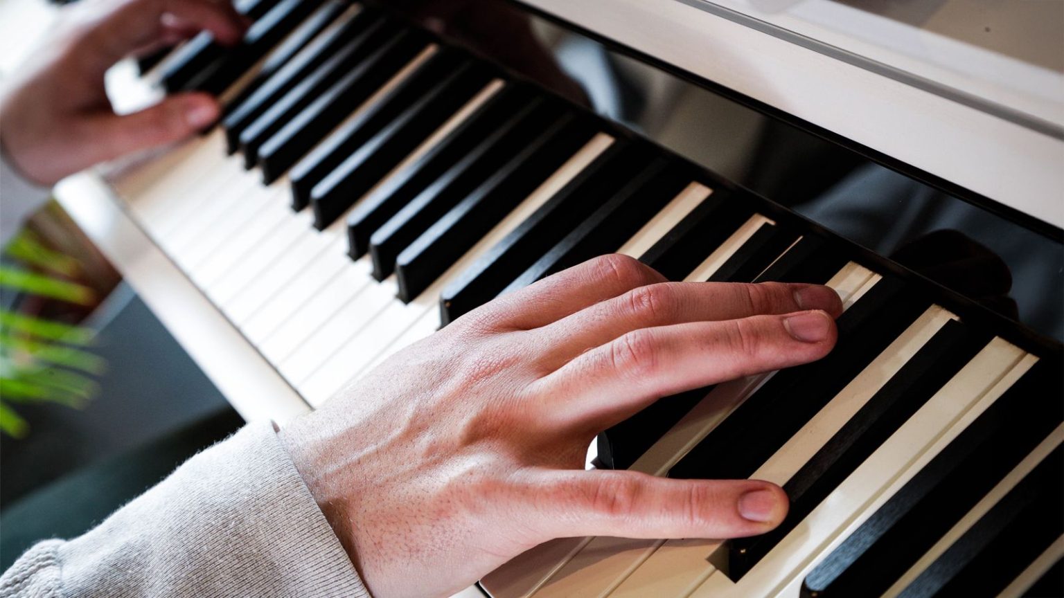 5 Best Keyboard Pianos for Small Spaces in 2025 - Piano Solved