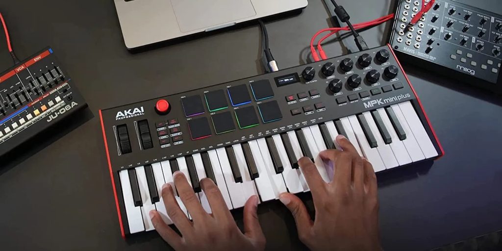 5 Best Sustain Pedals for Keyboards in 2025 - Piano Solved